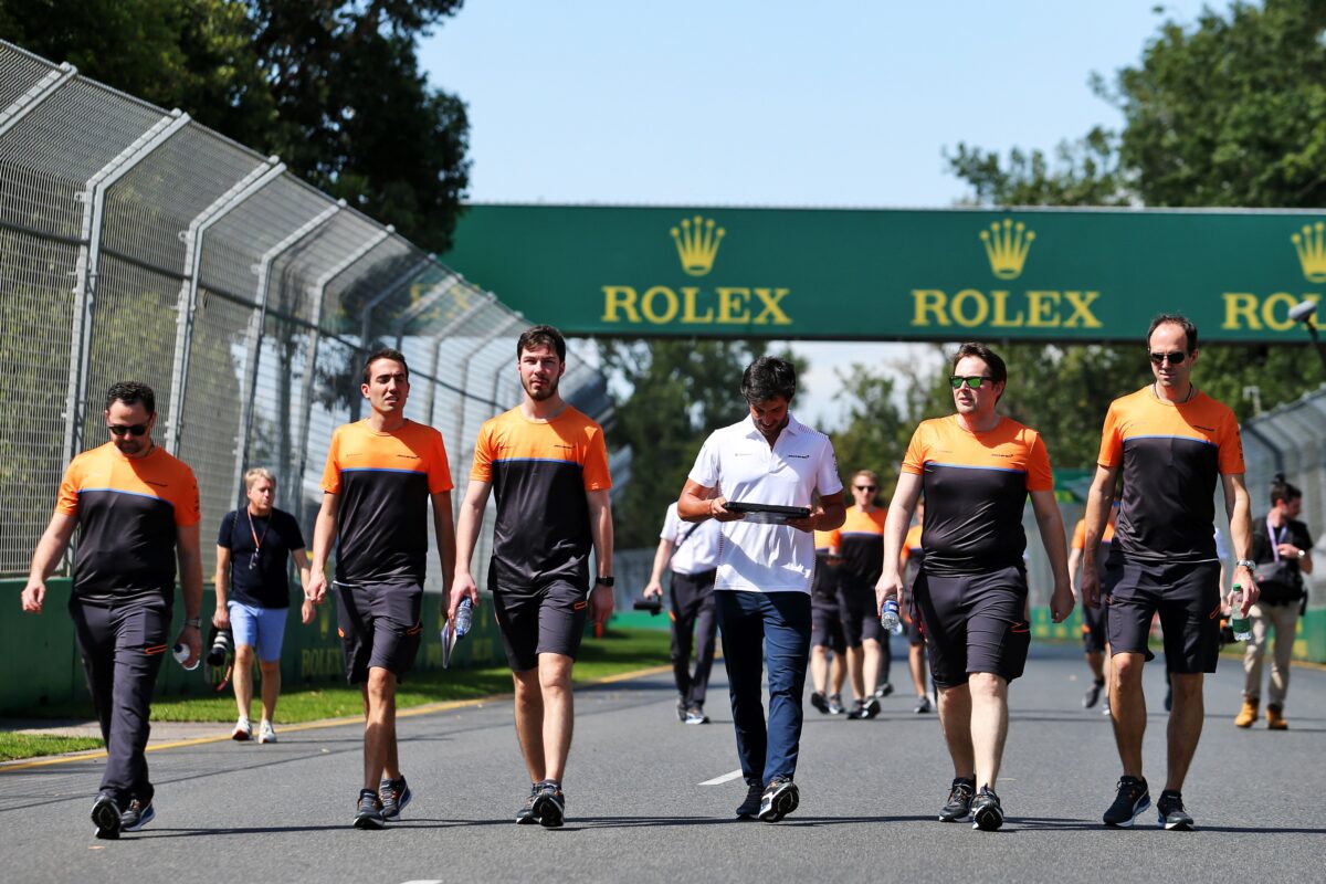 F1 | McLaren, race staff in isolation in view of the new paddock ...