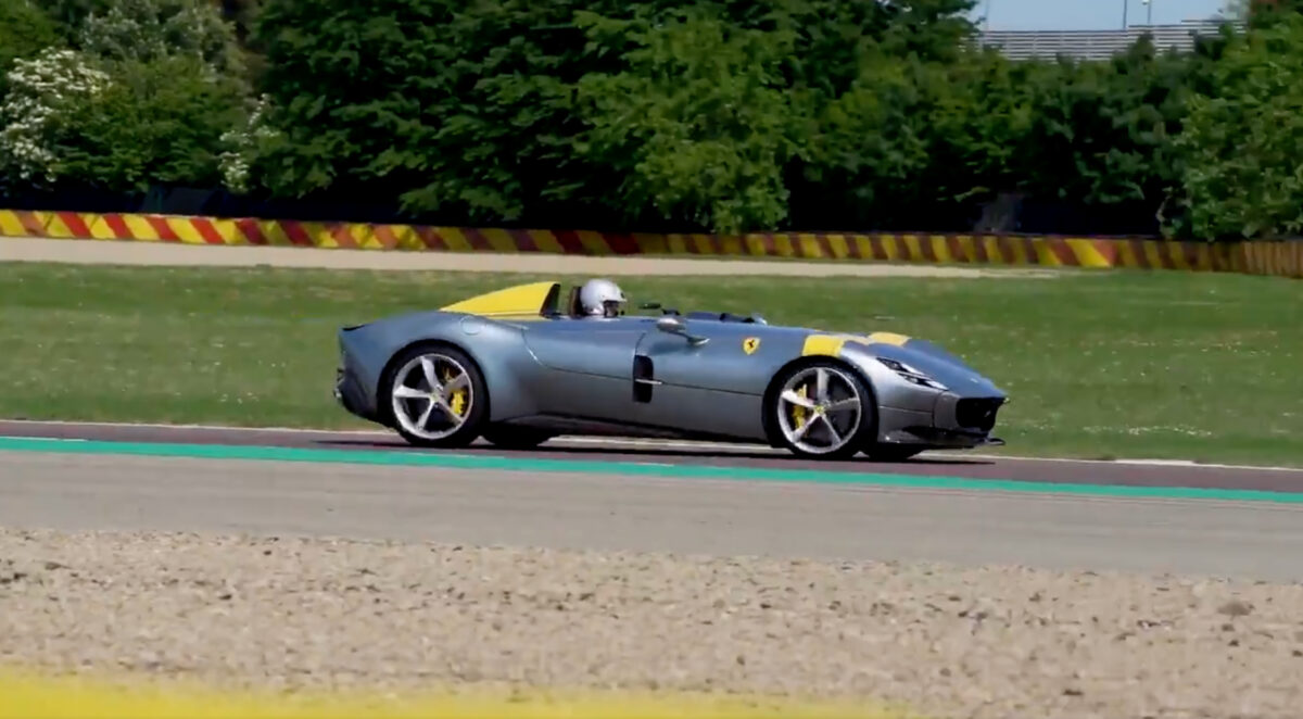 Ronaldo a Maranello: la giornata in Ferrari con Leclerc e Sainz [VIDEO]