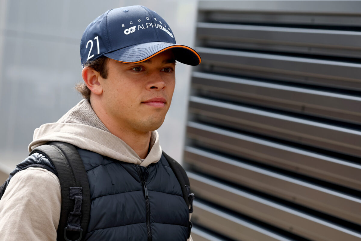 F1 | De Vries all’attacco: “Red Bull ha rubato il titolo a Hamilton”
