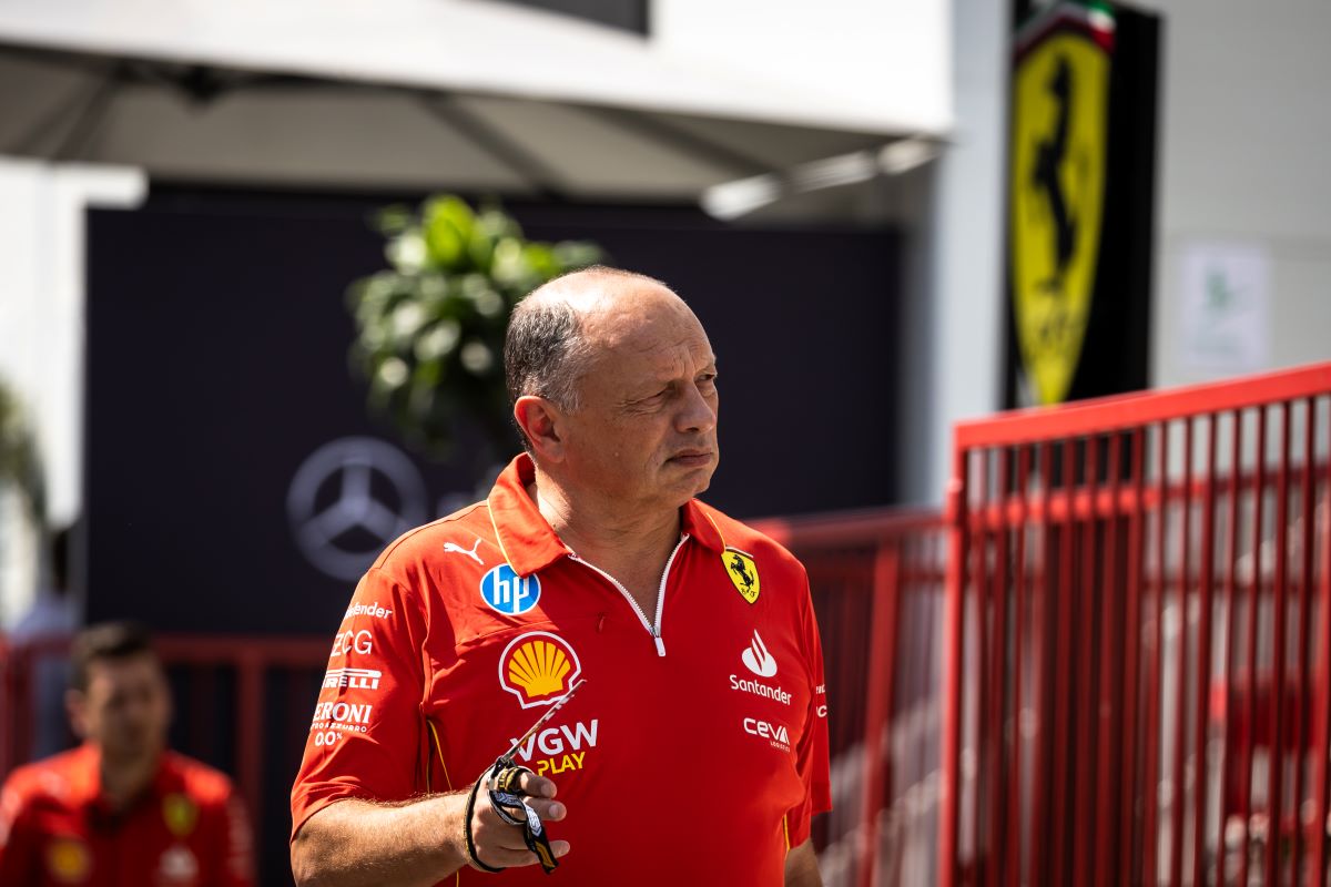 F1 | Ferrari, Vasseurs Eingeständnis zum Baku-Rennen: „Es gab das Tempo ...