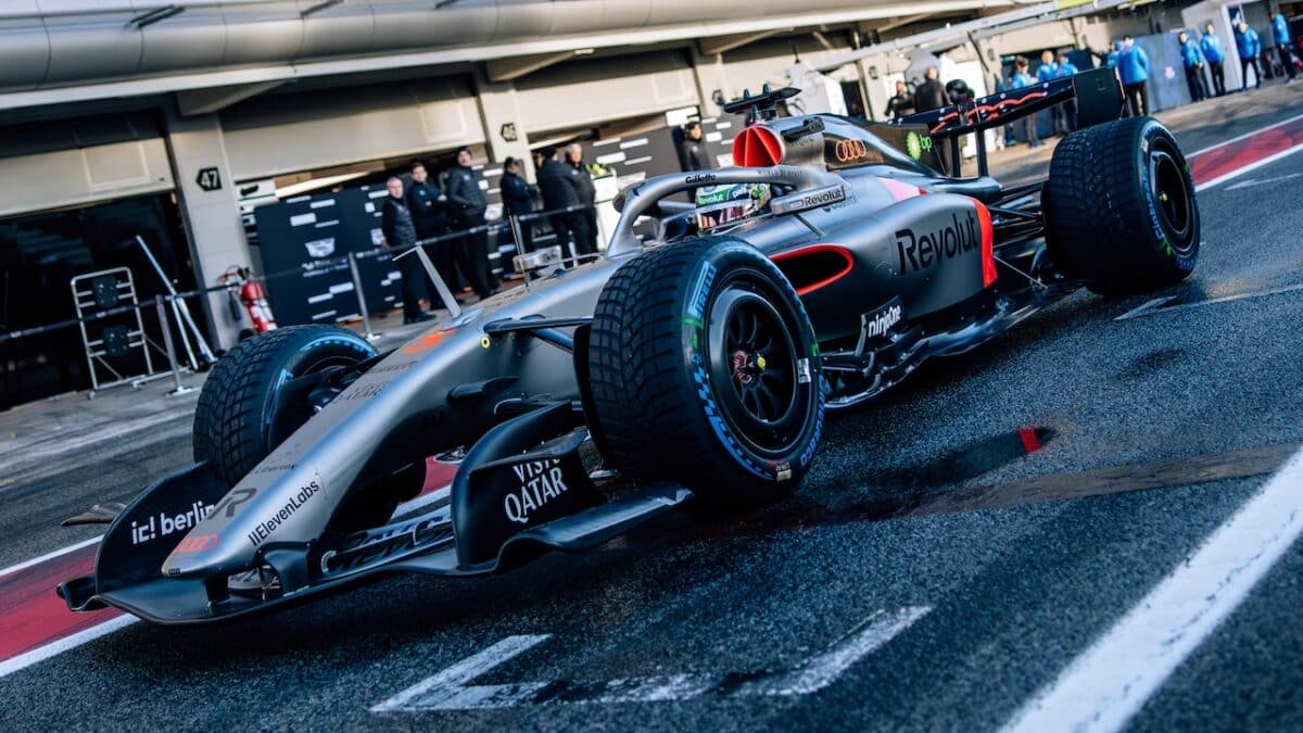 F1 Testing in Barcelona | First technical problems: Alpine and Audi ...