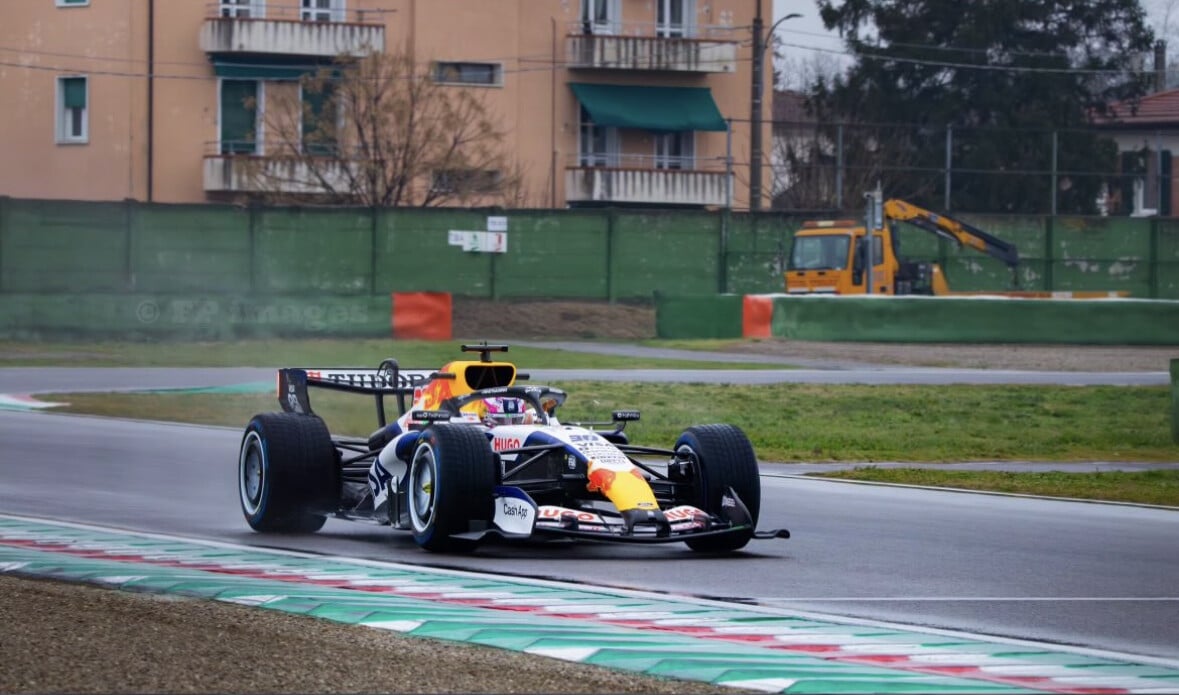 F1 | Racing Bulls at Imola with the VCARB03: Lindblad gets stuck at the ...